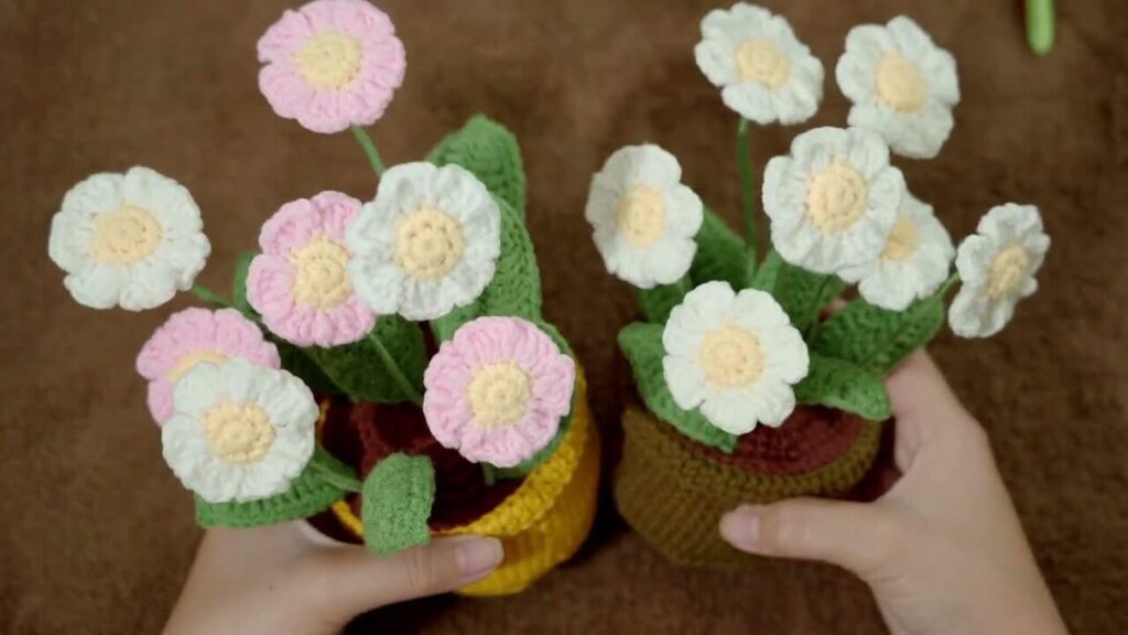 How to crochet Daisy flowers in a pot tutorial - Knitting Patterns DIY