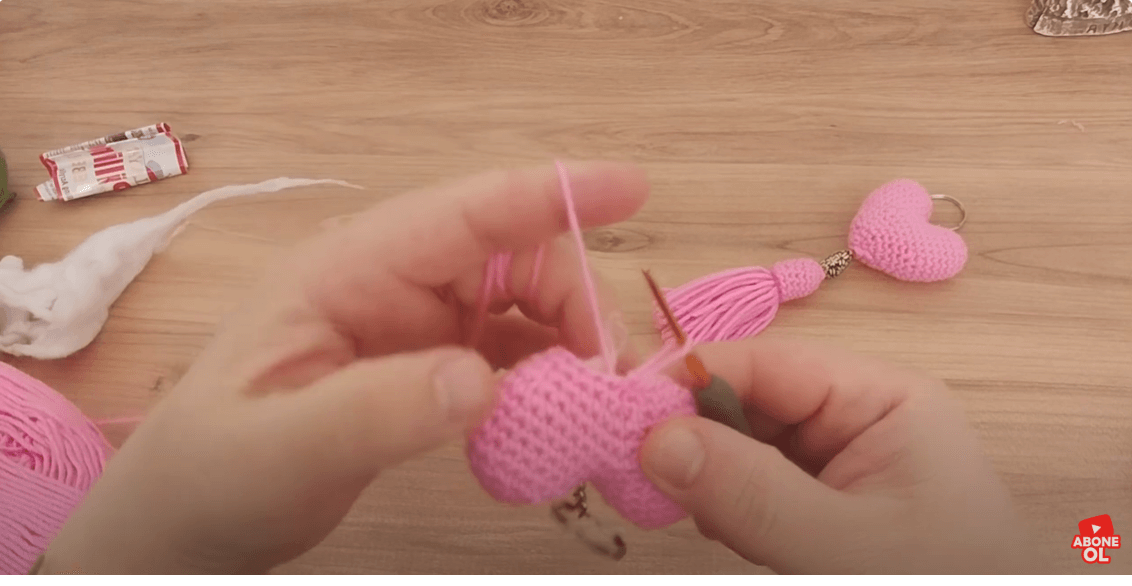 How to Crochet a Heart | Keychain | Tutorial | Valentines