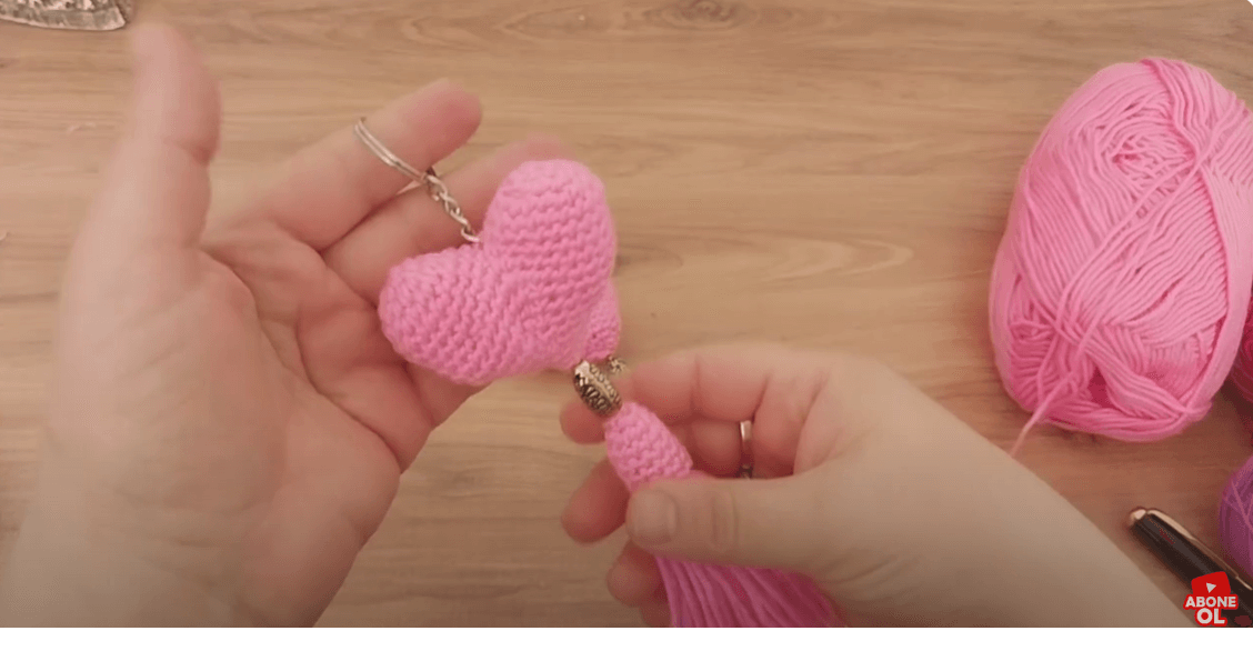 How to Crochet a Heart | Keychain | Tutorial | Valentines